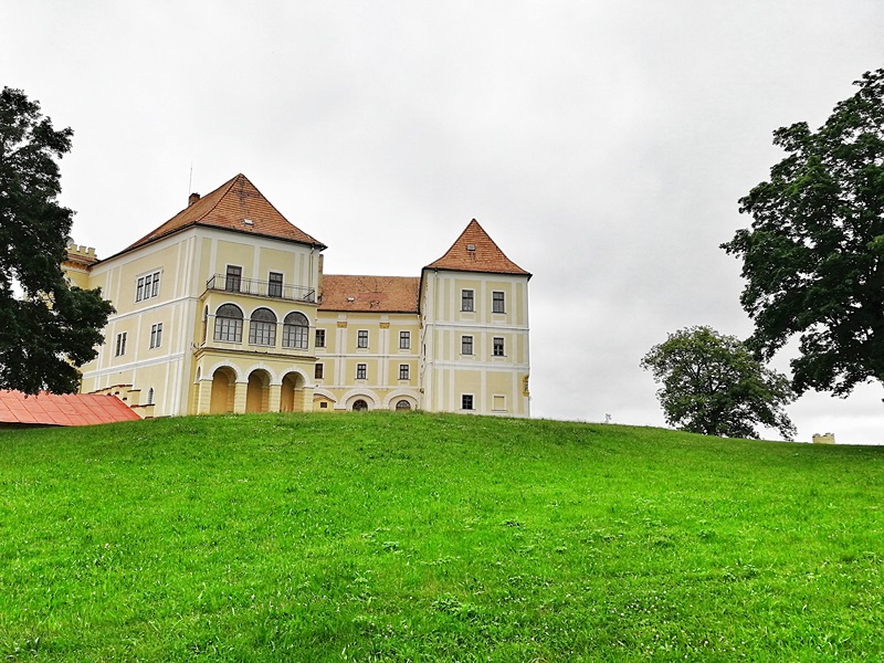 Zámek Letovice se zookoutkem :: malivyletnici.cz